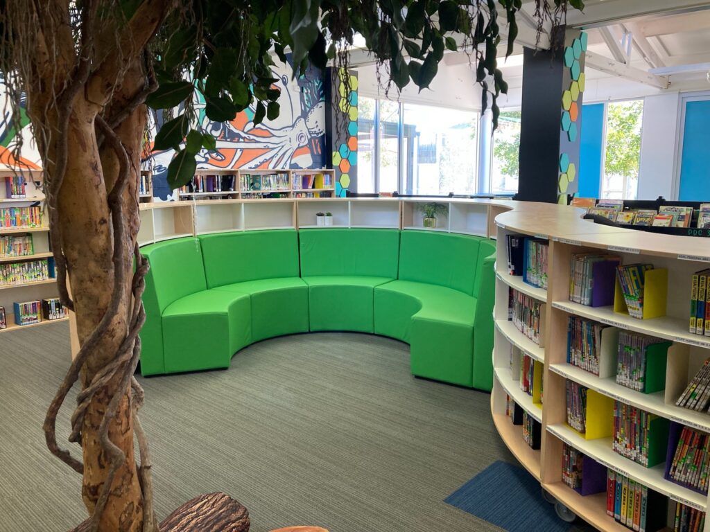 Curved shelving and seating set – Fry Library & School Supplies